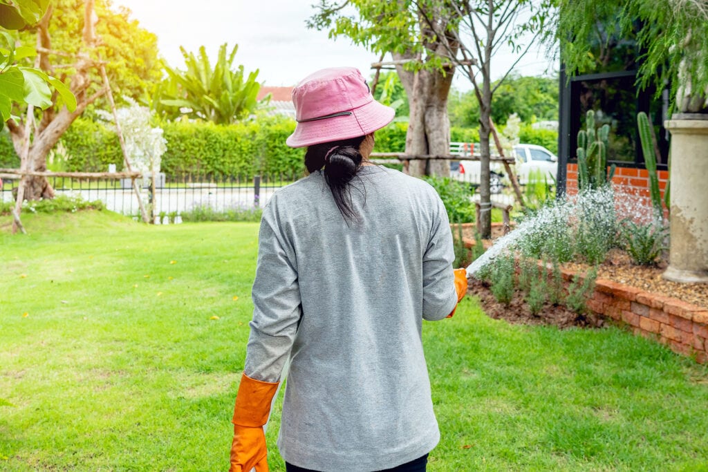 10 Thoughtful Ways to Conserve Water Outside Your Home - SpringWell ...